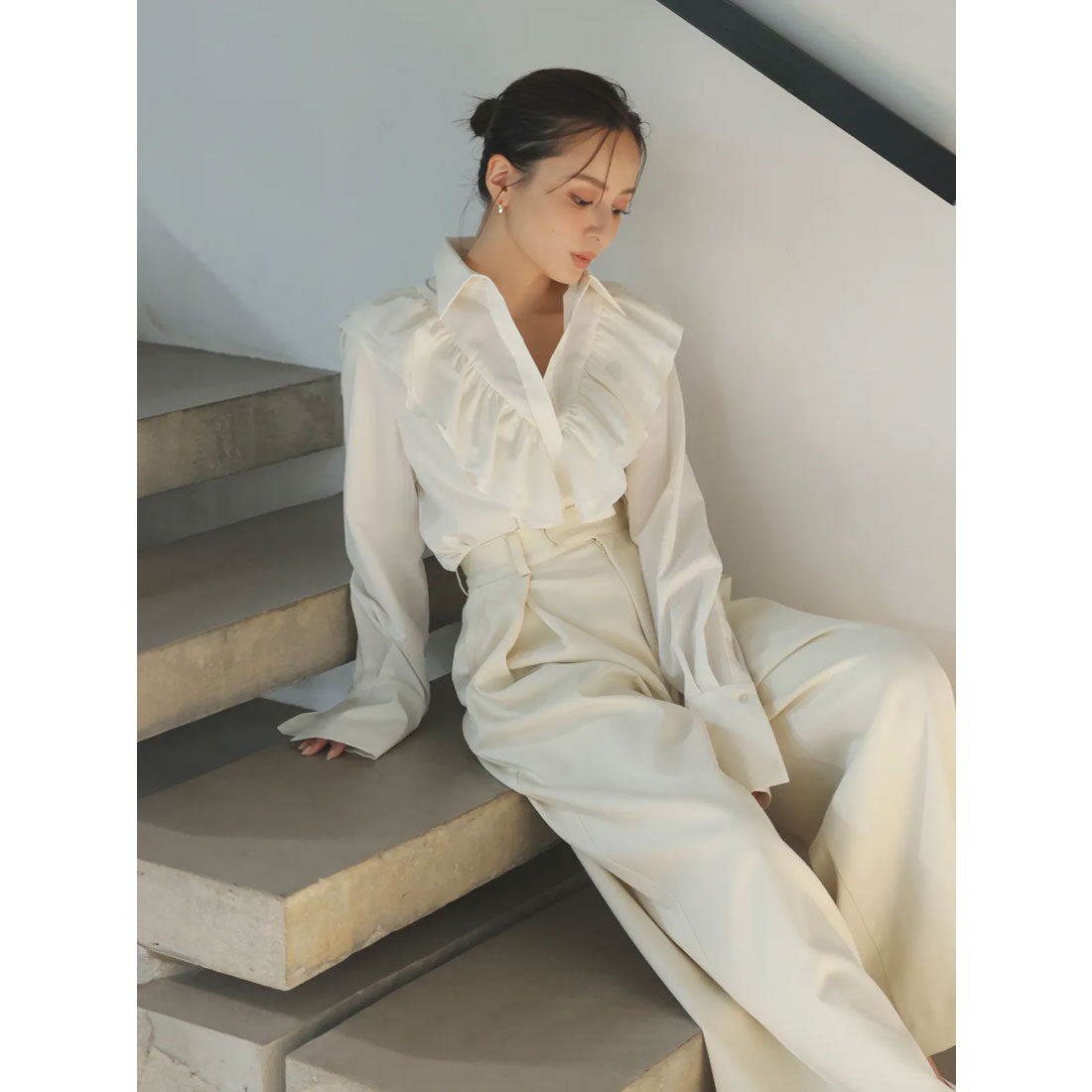 アニュアンス anuans ラッフルカットオフブラウス